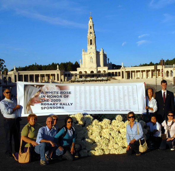 Our Lady Receives Thousands of Roses at Fatima - The American TFP