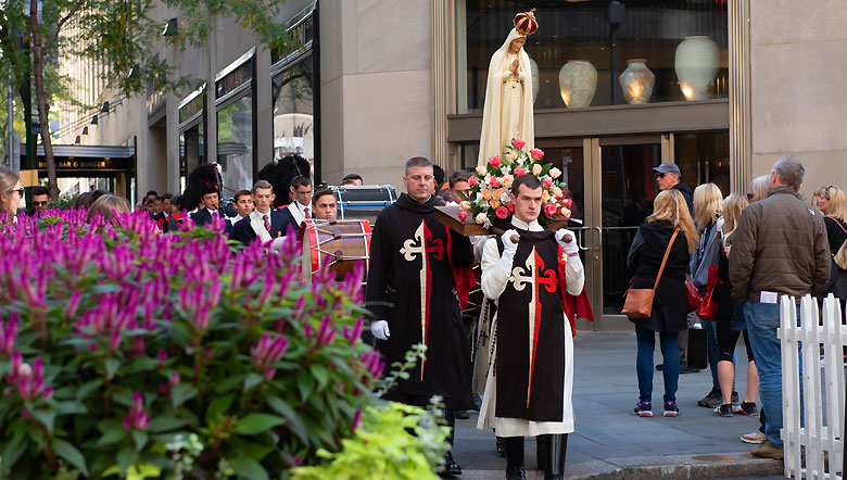 One Million Catholics Pray the Rosary in the Streets - The American TFP
